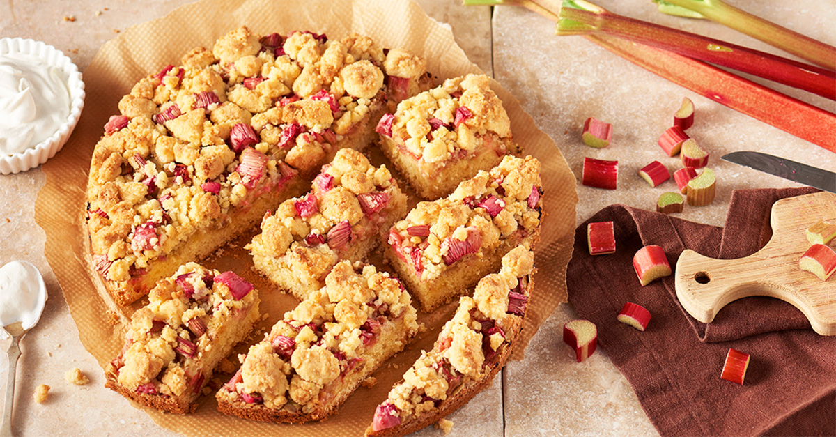 Rabarberpaj med knäckigt täcke